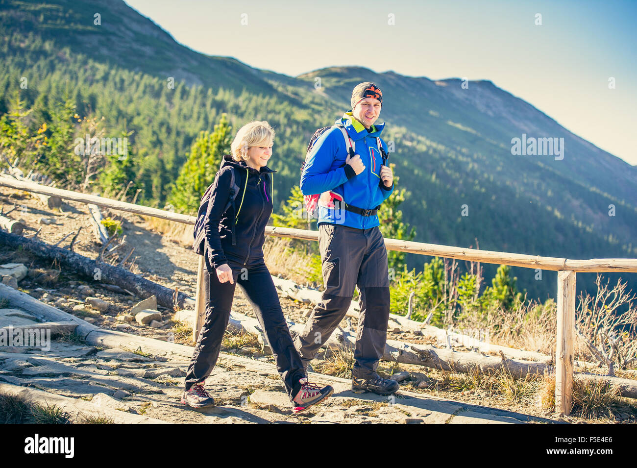 Hiking people hikers couple trekking hi-res stock photography and ...