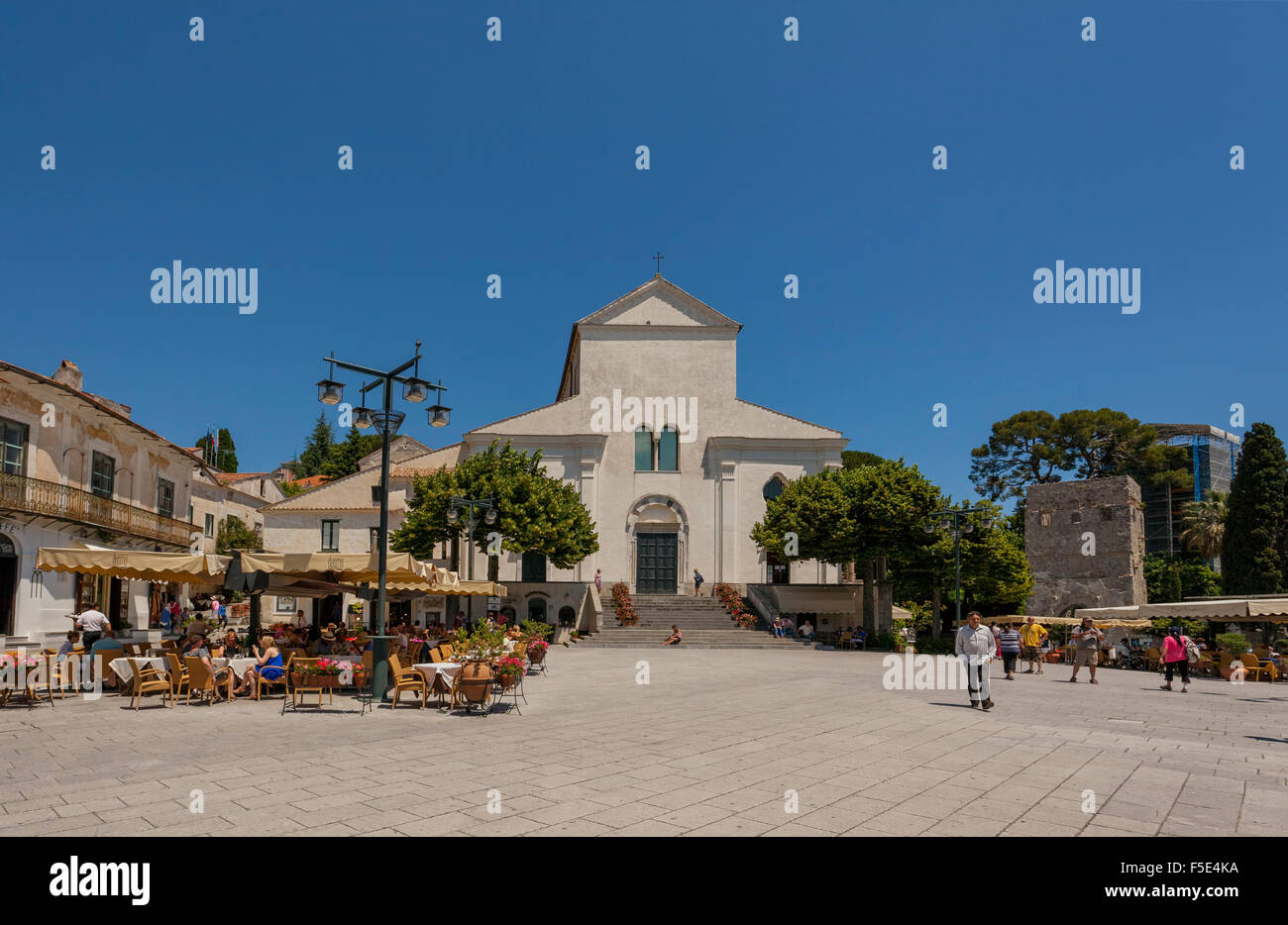 Town square of ravello hi-res stock photography and images - Alamy