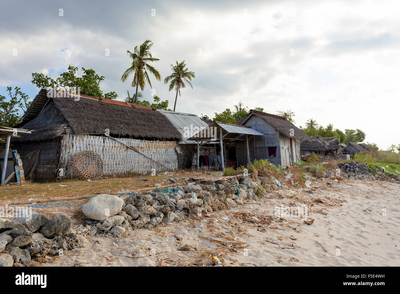 Natives huts hi-res stock photography and images - Alamy