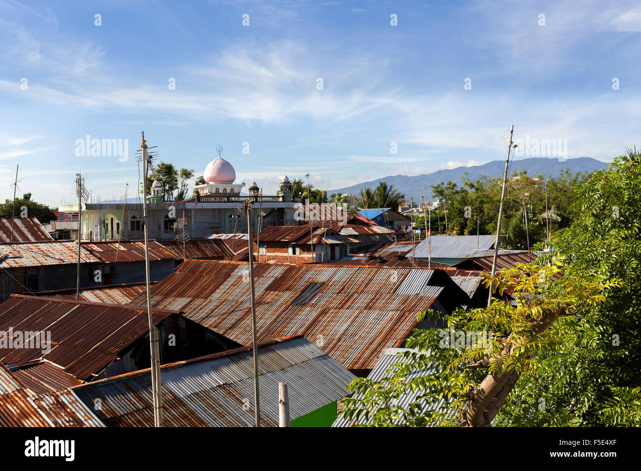 Poor house roof sheet hi-res stock photography and images - Alamy