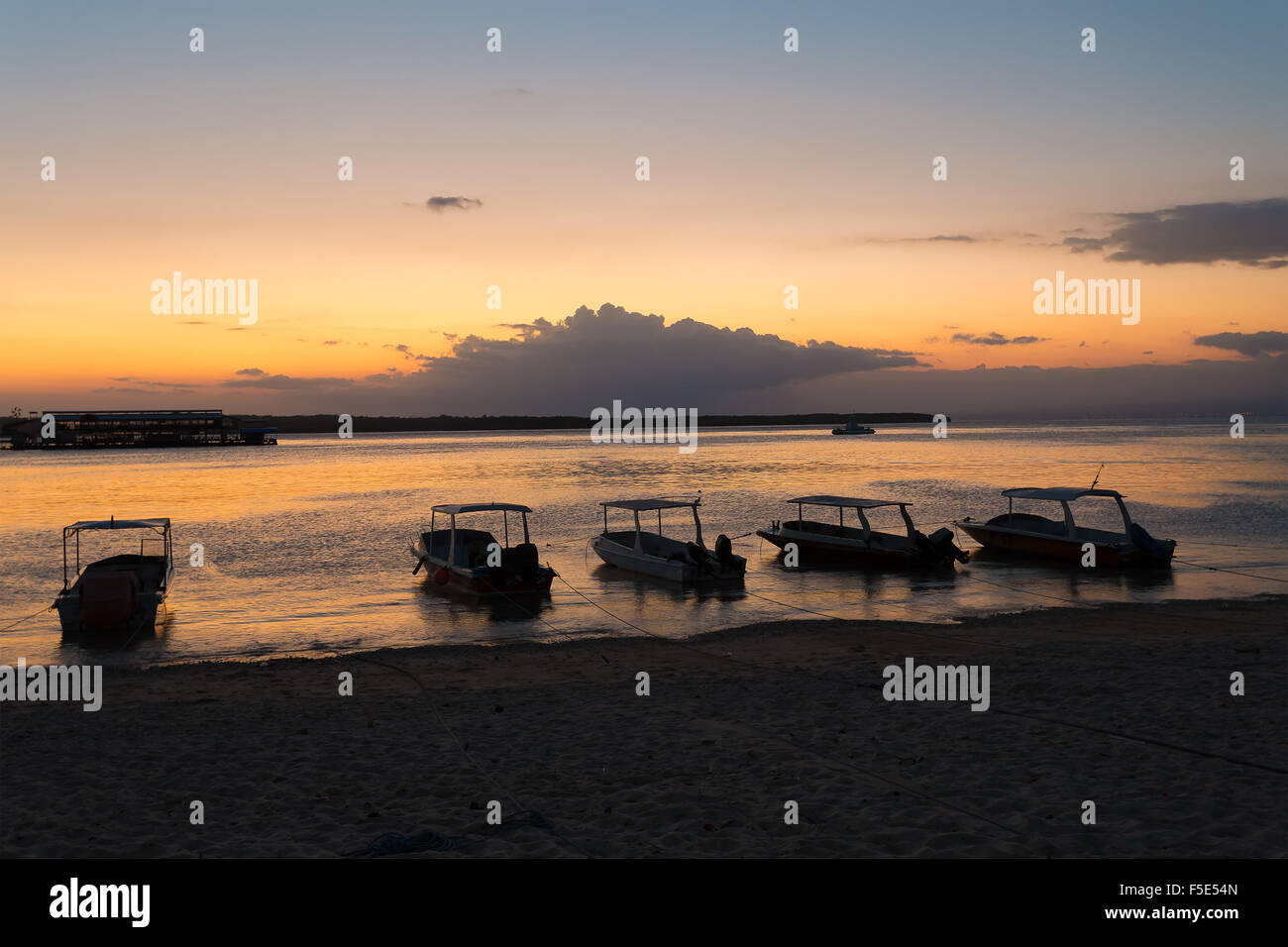 Sea sunset indonesia bali hi-res stock photography and images - Alamy