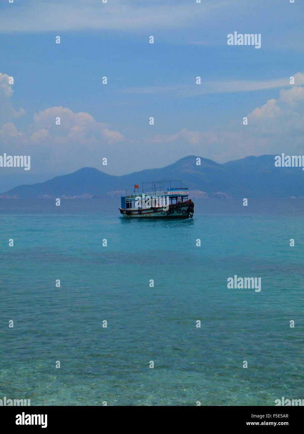 Small boat at sea on clear water in Nha Trang, Vietnam Stock Photo - Alamy