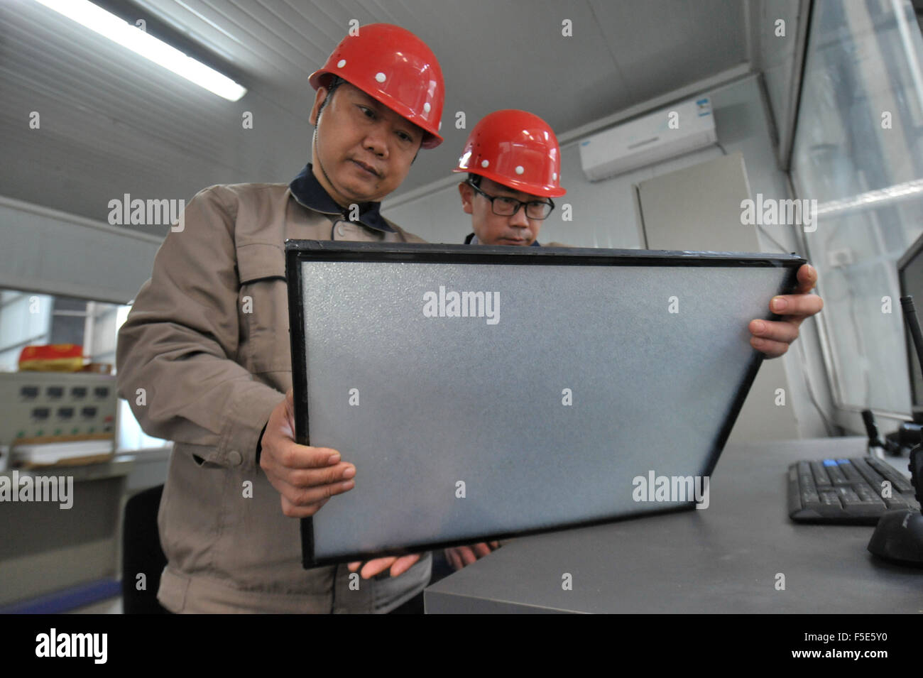 Aerogel production hi-res stock photography and images - Alamy