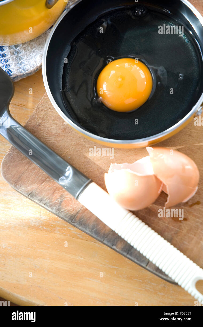 yolk in pan ready for cooking breakfast Stock Photo - Alamy