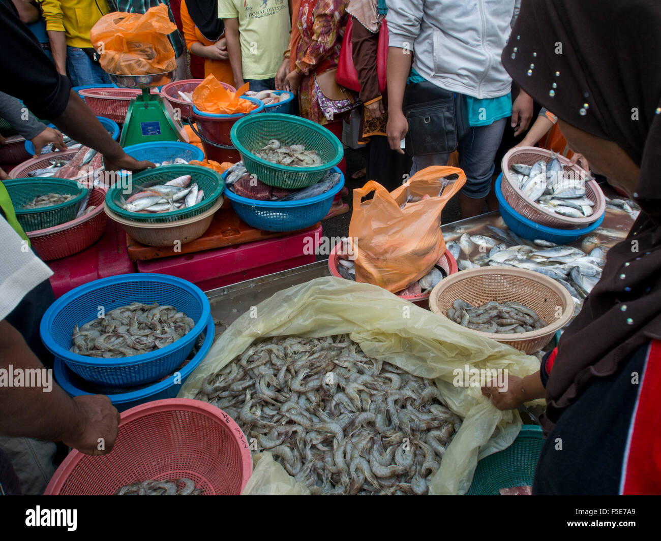 Fishmonger at a market place in a town in Johor region, Malaysia Stock ...