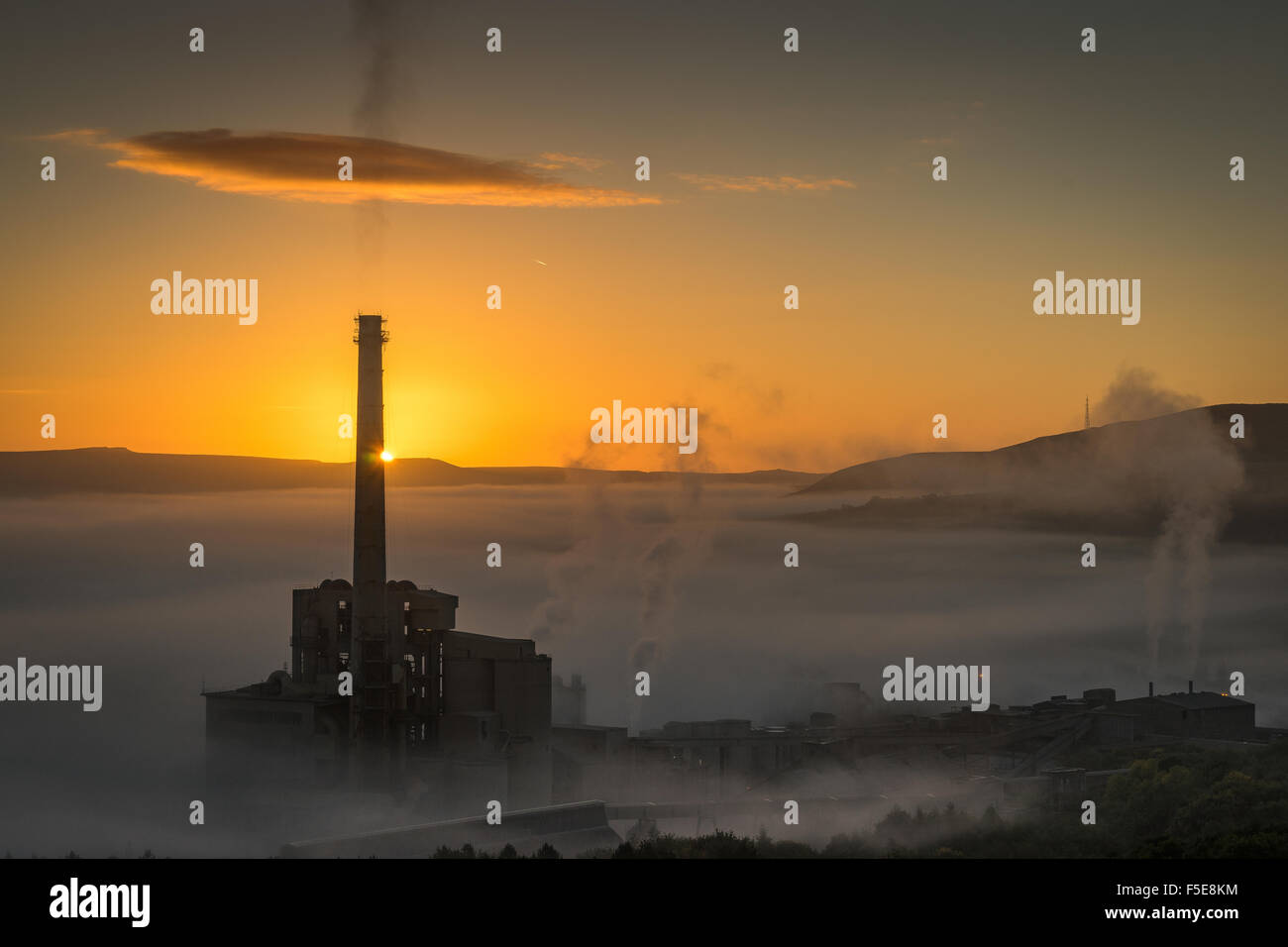 Hope Valley, Derbyshire Peak District, Temperature Inversion Stock ...