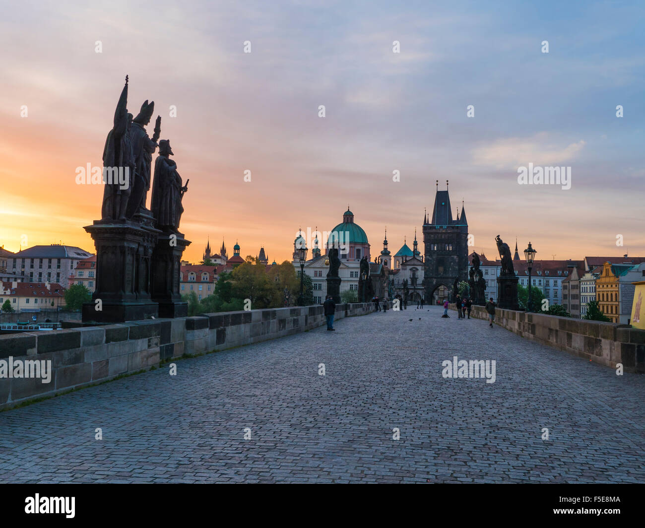 Charles Bridge in the early morning, UNESCO World Heritage Site, Prague ...