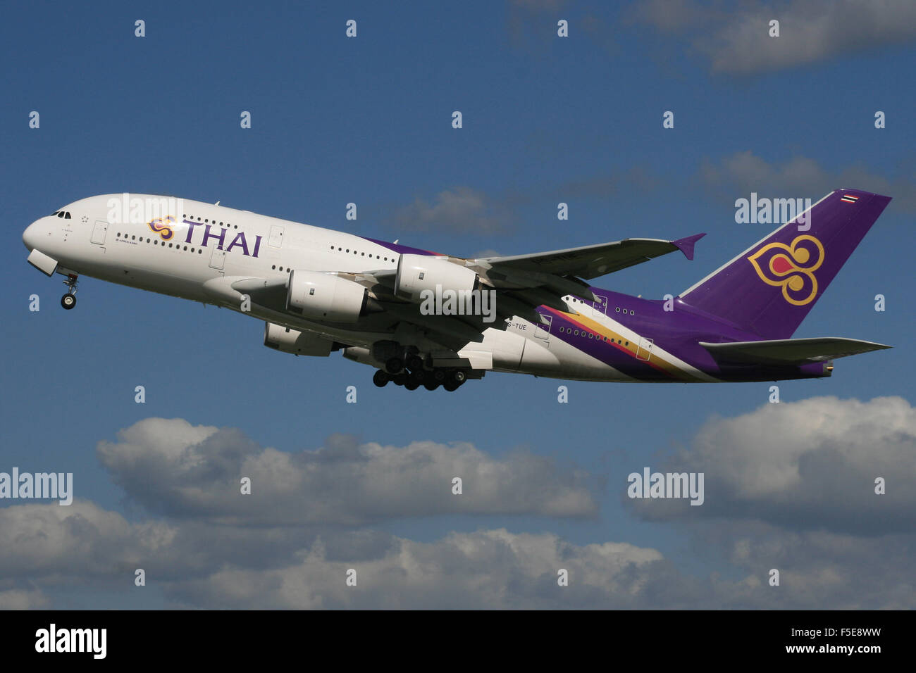 Thai airways a380 hi-res stock photography and images - Alamy