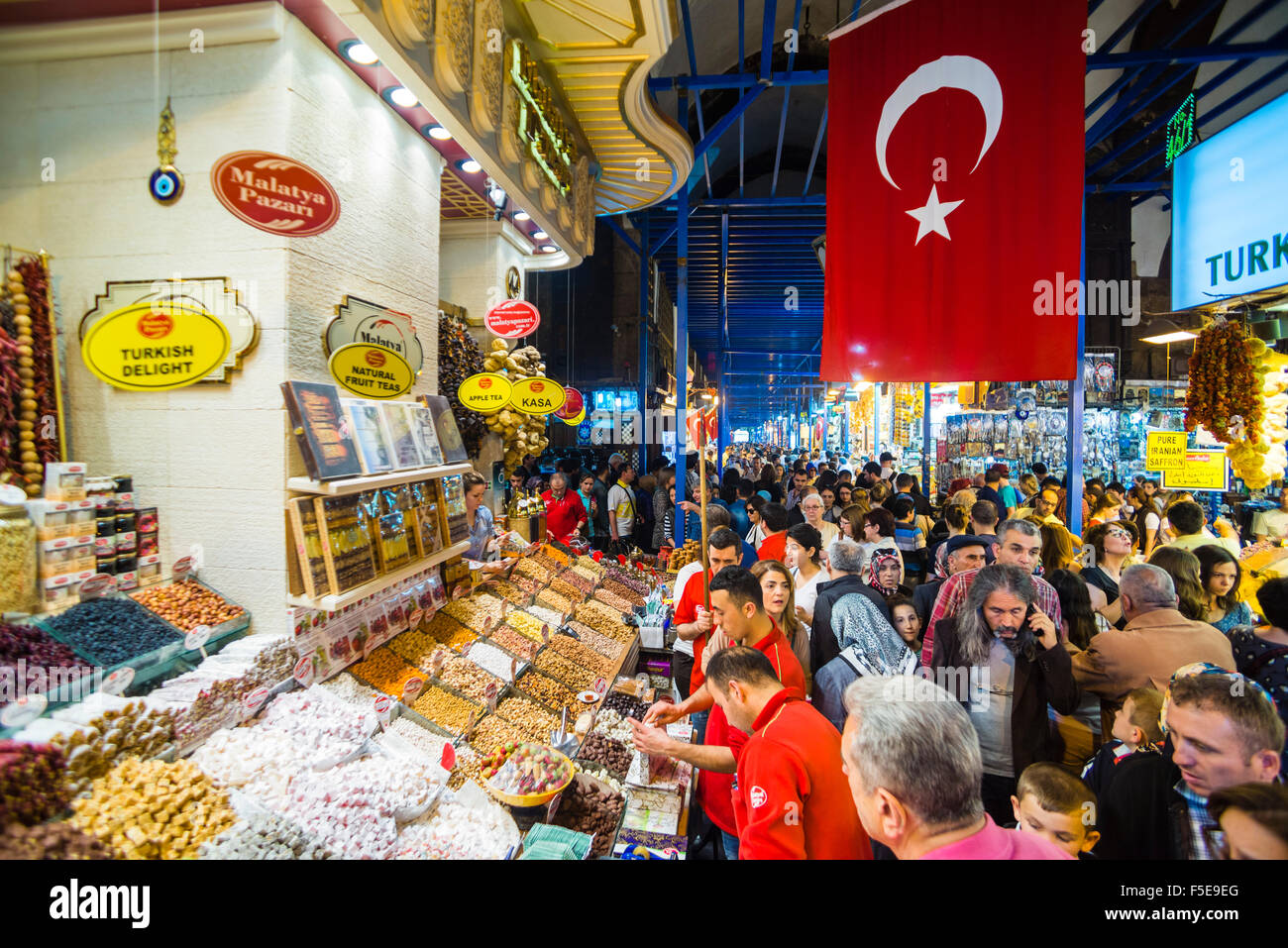 Kapali carsi grand bazaar istanbul hi-res stock photography and images ...