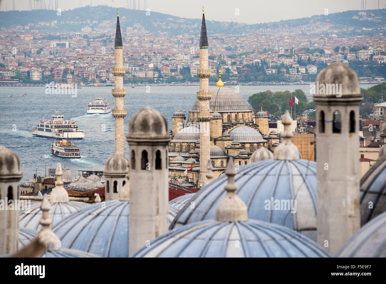 New Mosque (Yeni Cami) seen from Suleymaniye Mosque, Istanbul, Turkey ...