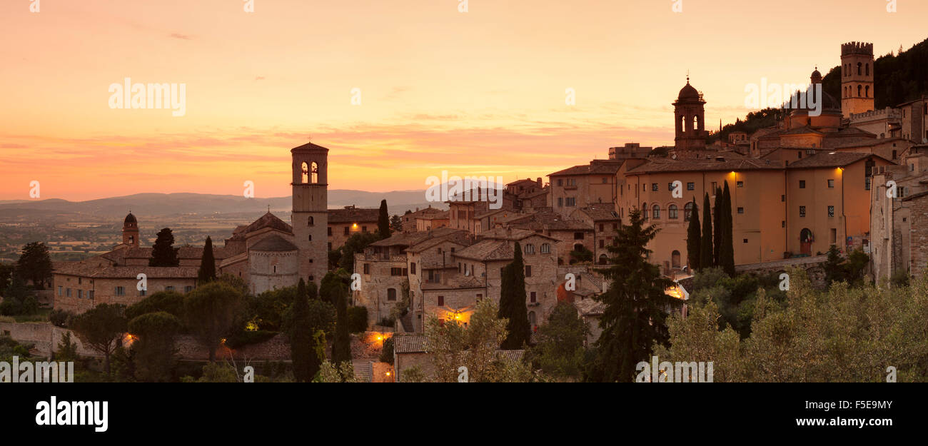 Assisi at sunset, Assisi, Perugia District, Umbria, Italy, Europe Stock ...