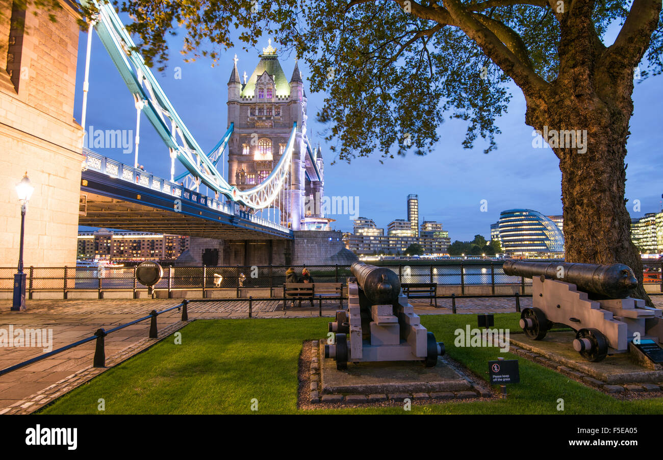 London night background hi-res stock photography and images - Alamy