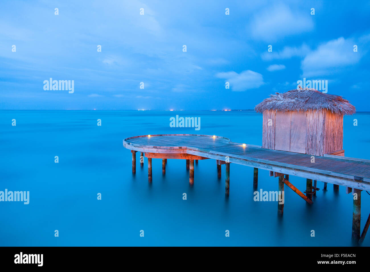 Maldives hut hi-res stock photography and images - Alamy
