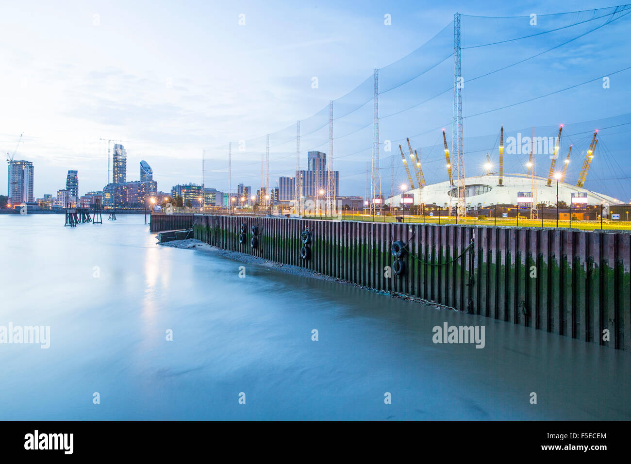 London docklands arena hi-res stock photography and images - Alamy