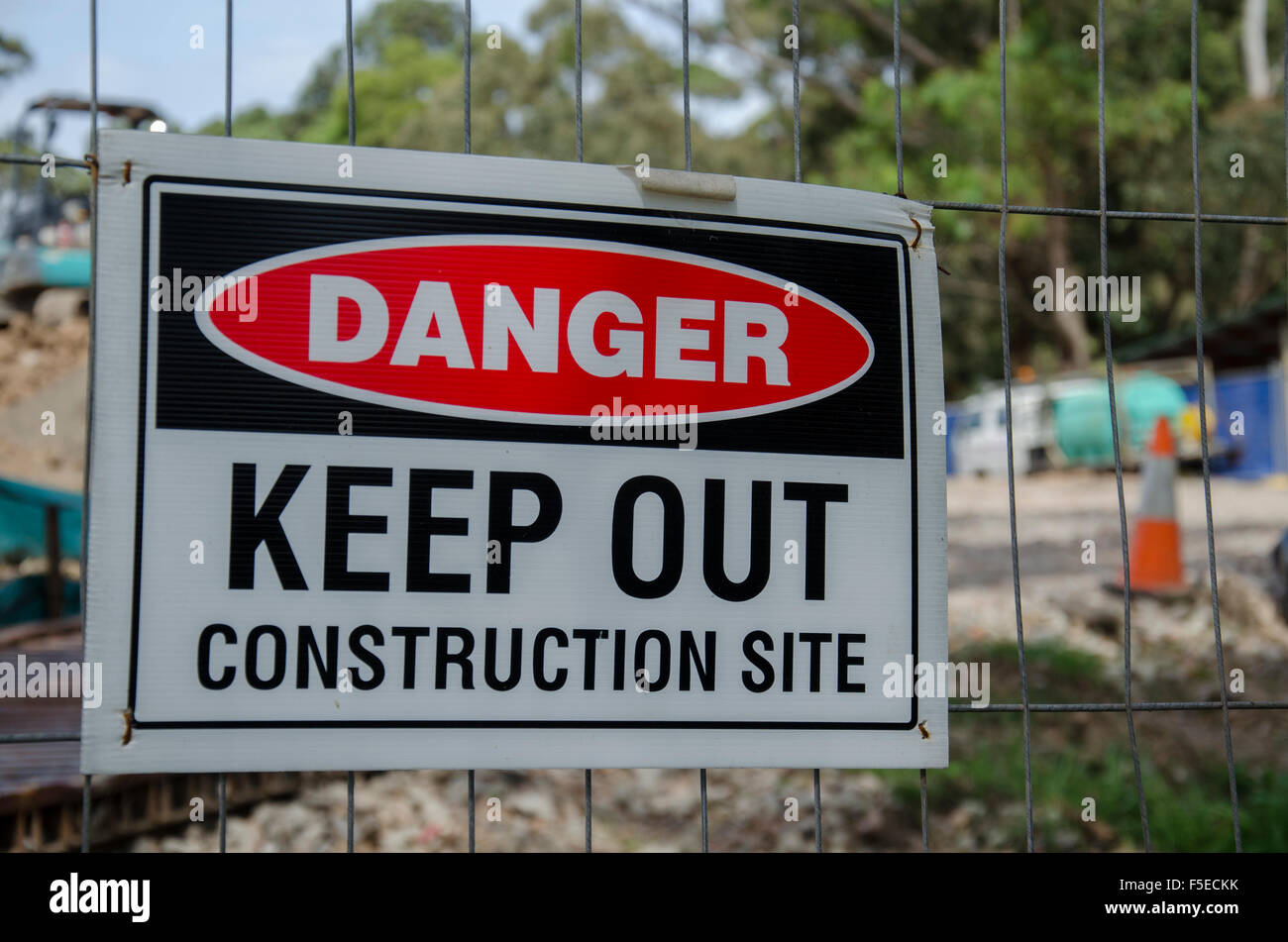 Keep out sign at a construction site Stock Photo - Alamy