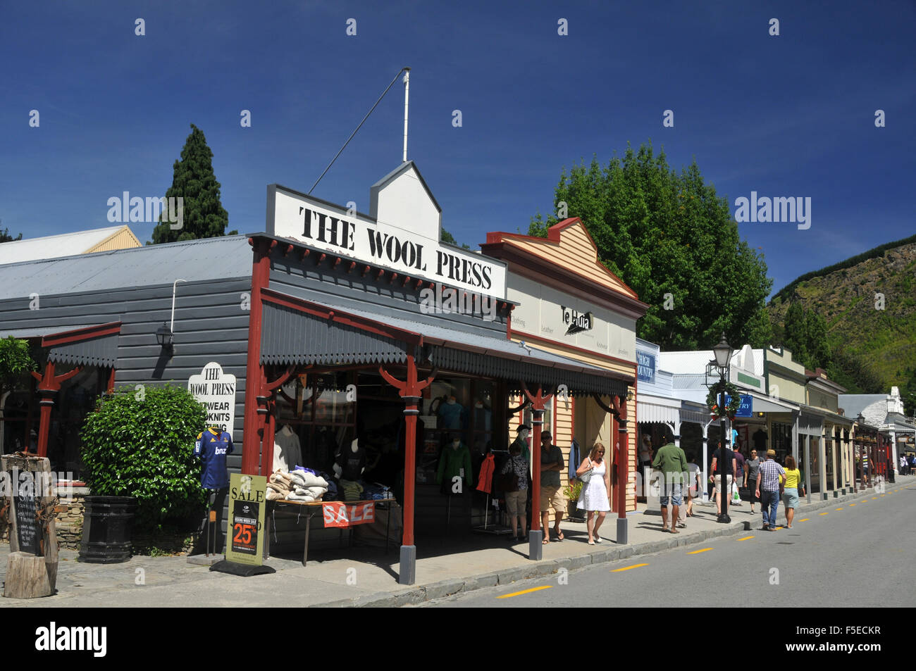 Street shops, Arrowtown, South Island, New Zealand Stock Photo - Alamy