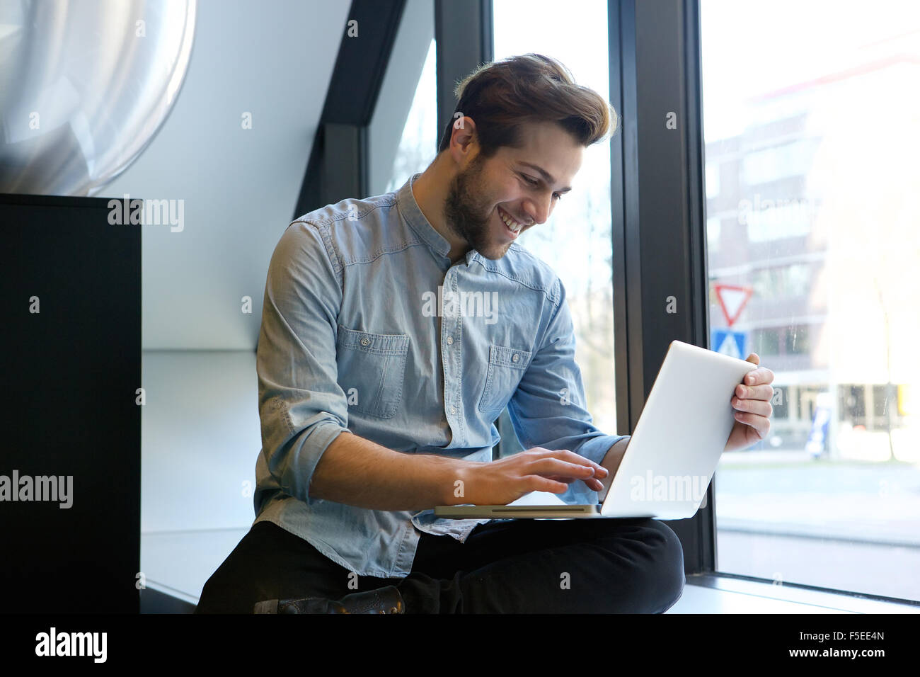 Man typing smiling modern hi-res stock photography and images - Alamy