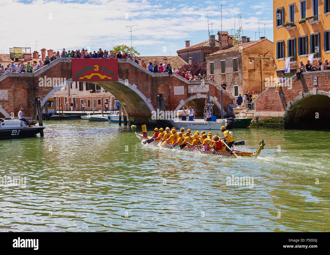 A team taking part in the Vogalonga reach the finishing point in Canale ...