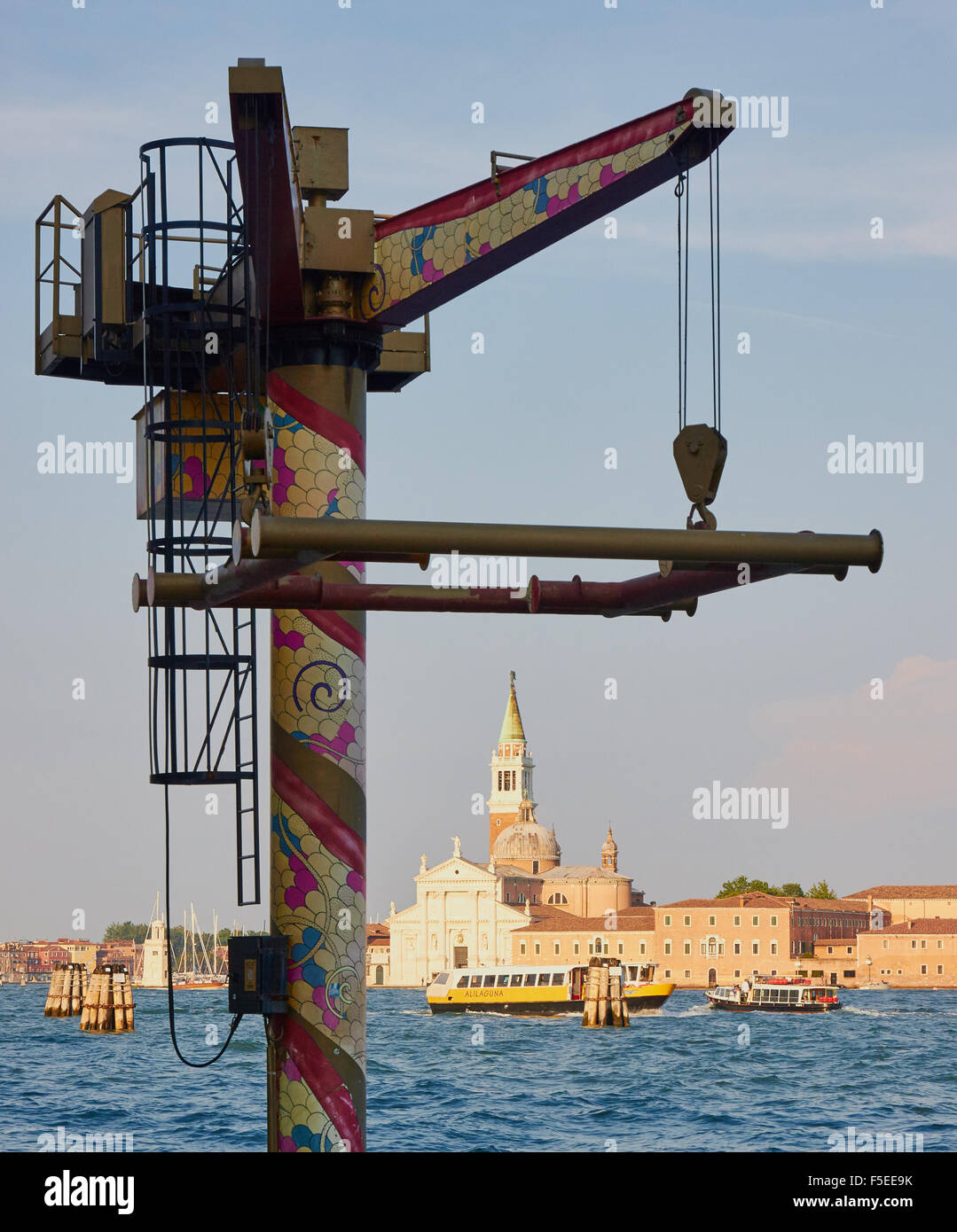 Crane lifting small boat hi-res stock photography and images - Alamy