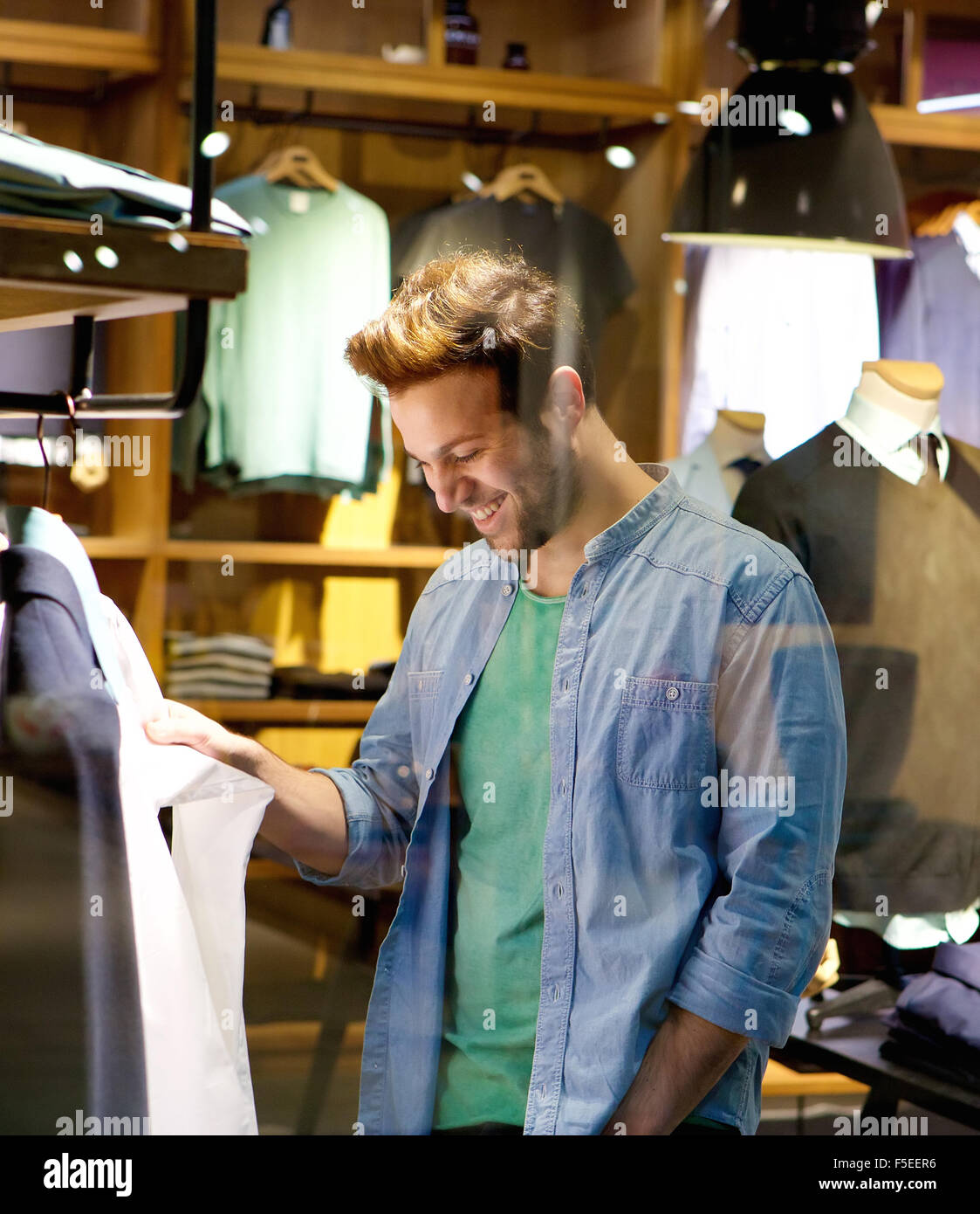 Suit shopping hi-res stock photography and images - Alamy