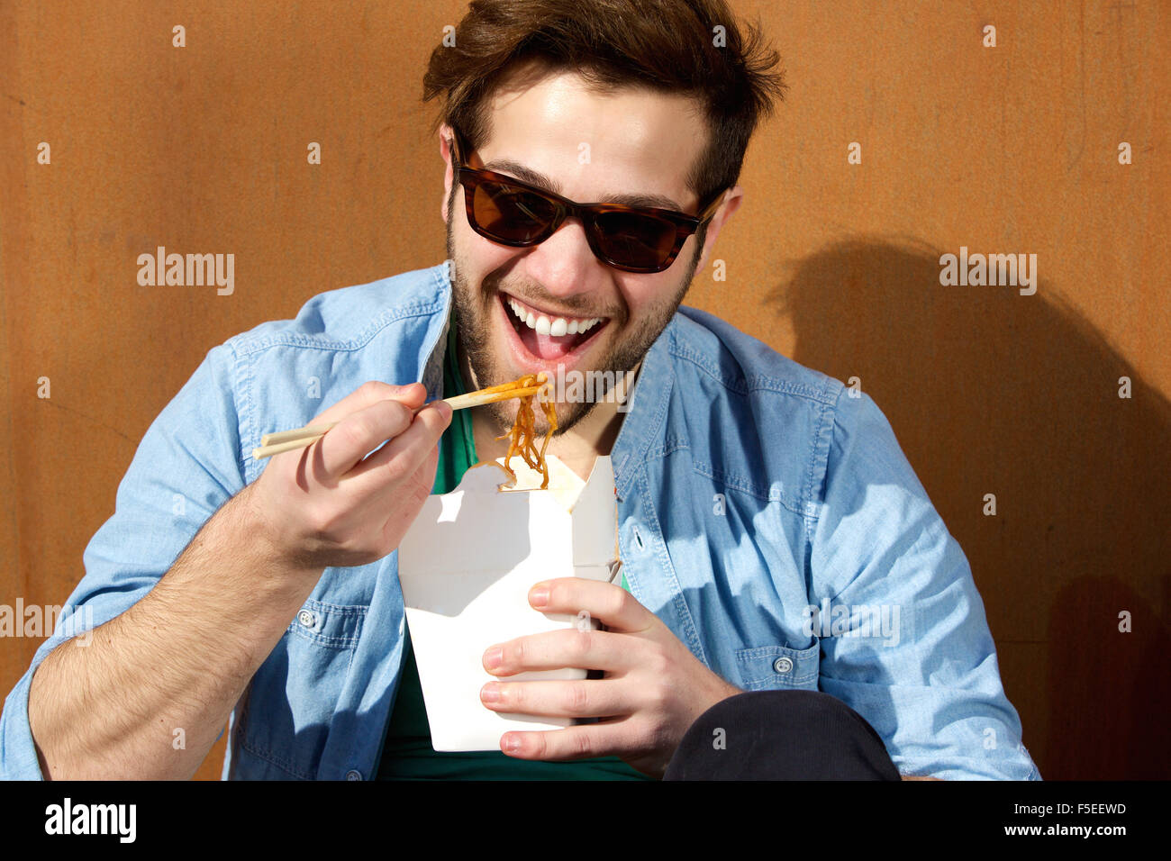 Asian man eating noodles hi-res stock photography and images - Alamy