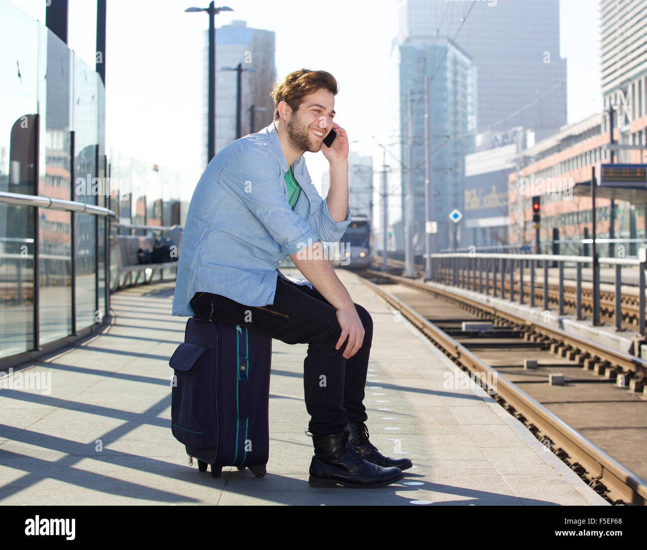 Waiting train hi-res stock photography and images - Alamy