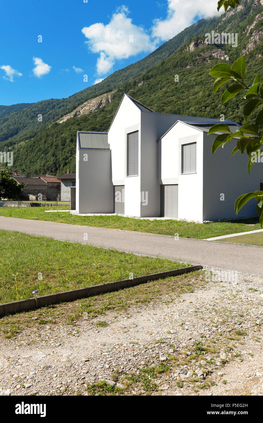 Empty road architecture hi-res stock photography and images - Alamy