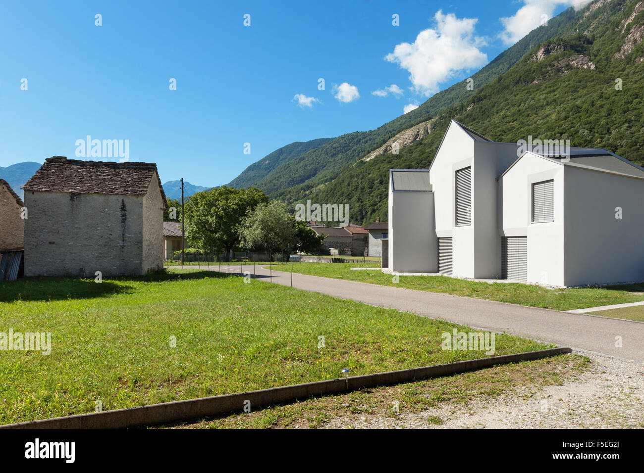 architecture, white house view from the path, summer day Stock Photo ...