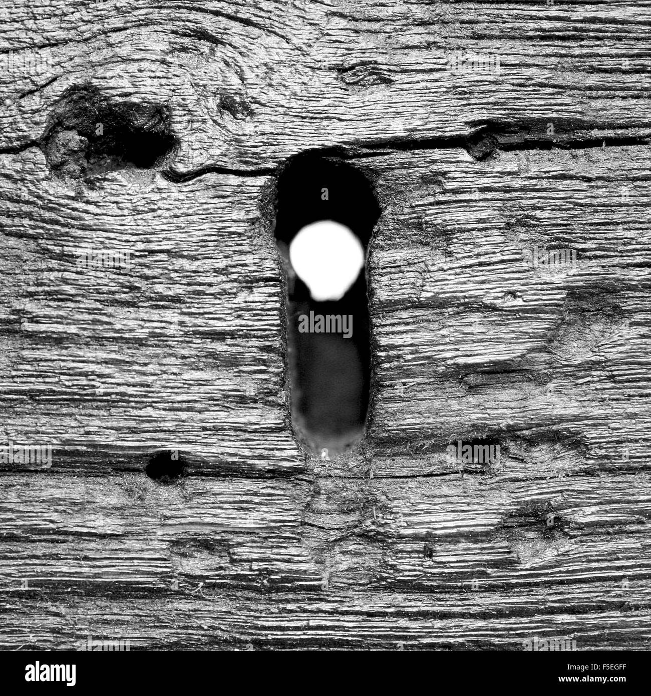 Hole in wood wooden Black and White Stock Photos & Images - Alamy