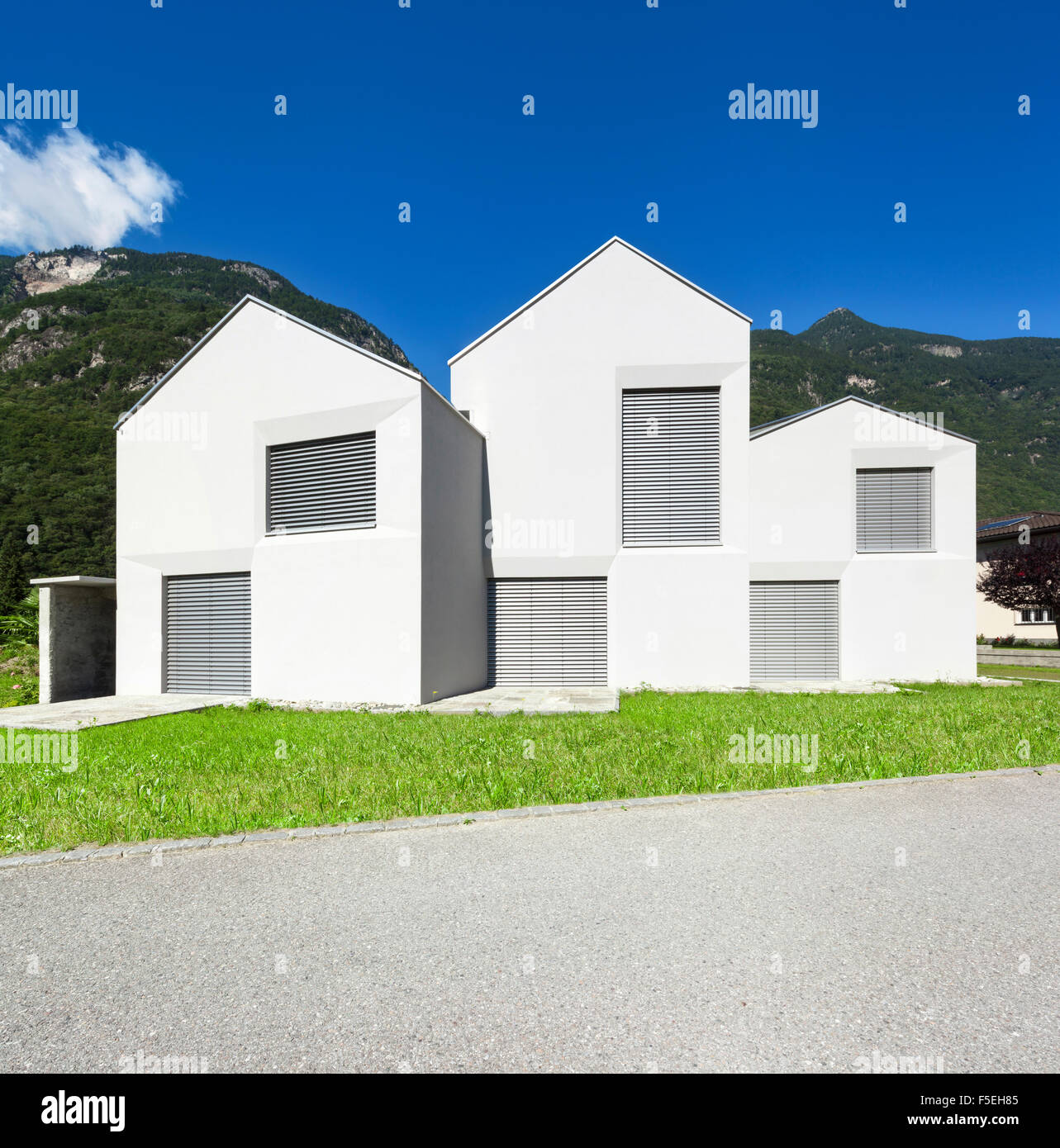 Three garden road hi-res stock photography and images - Alamy