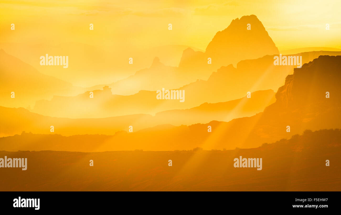 Yellow sunset landscape hi-res stock photography and images - Alamy