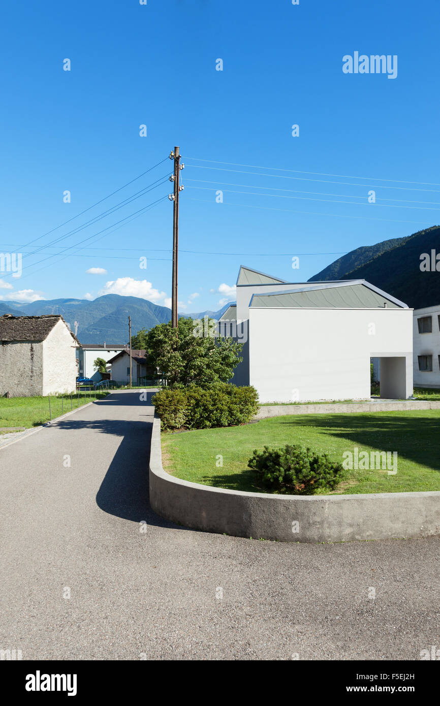 Country road home hi-res stock photography and images - Alamy