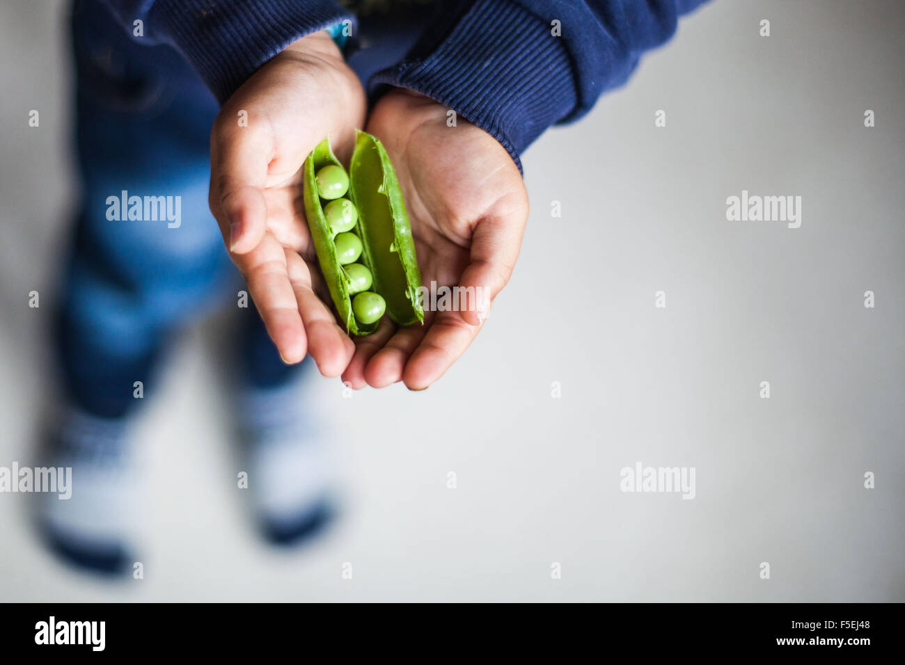 Pea pod child hi-res stock photography and images - Alamy