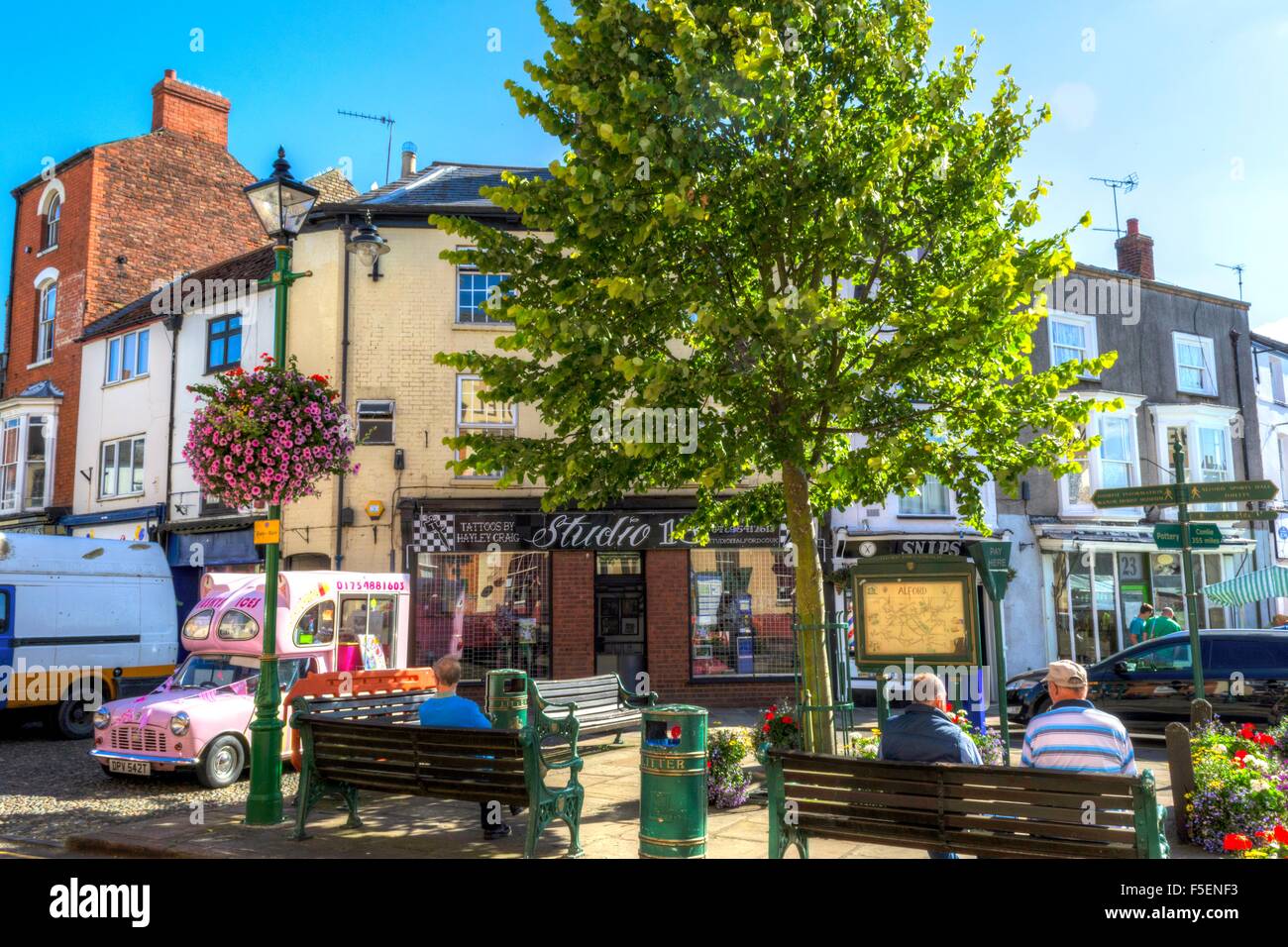 Traditional town square hi-res stock photography and images - Alamy