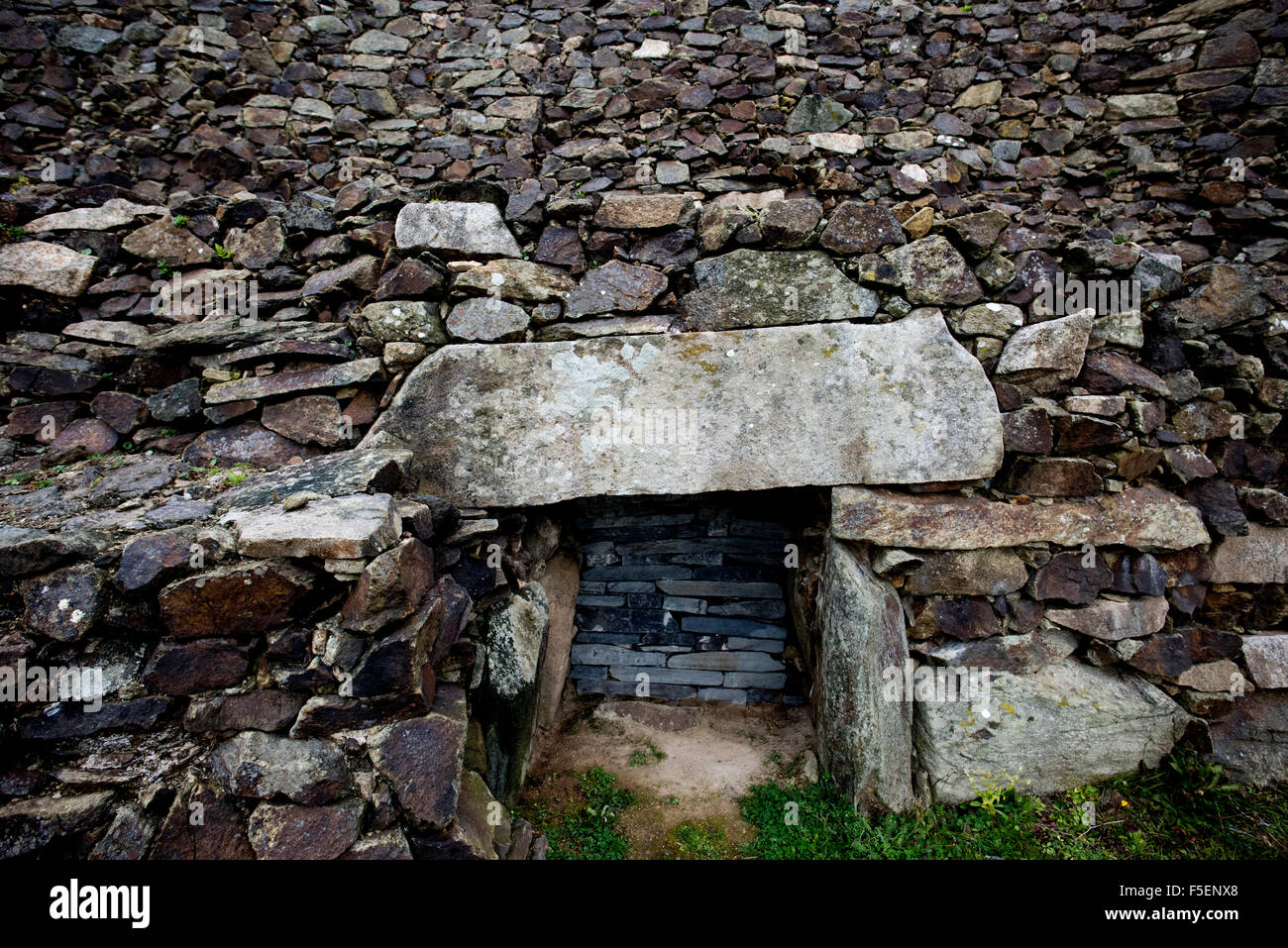 Barnenez. Cairn de Barnenez, Kernelehen peninsular,Brittany,France. Oct ...