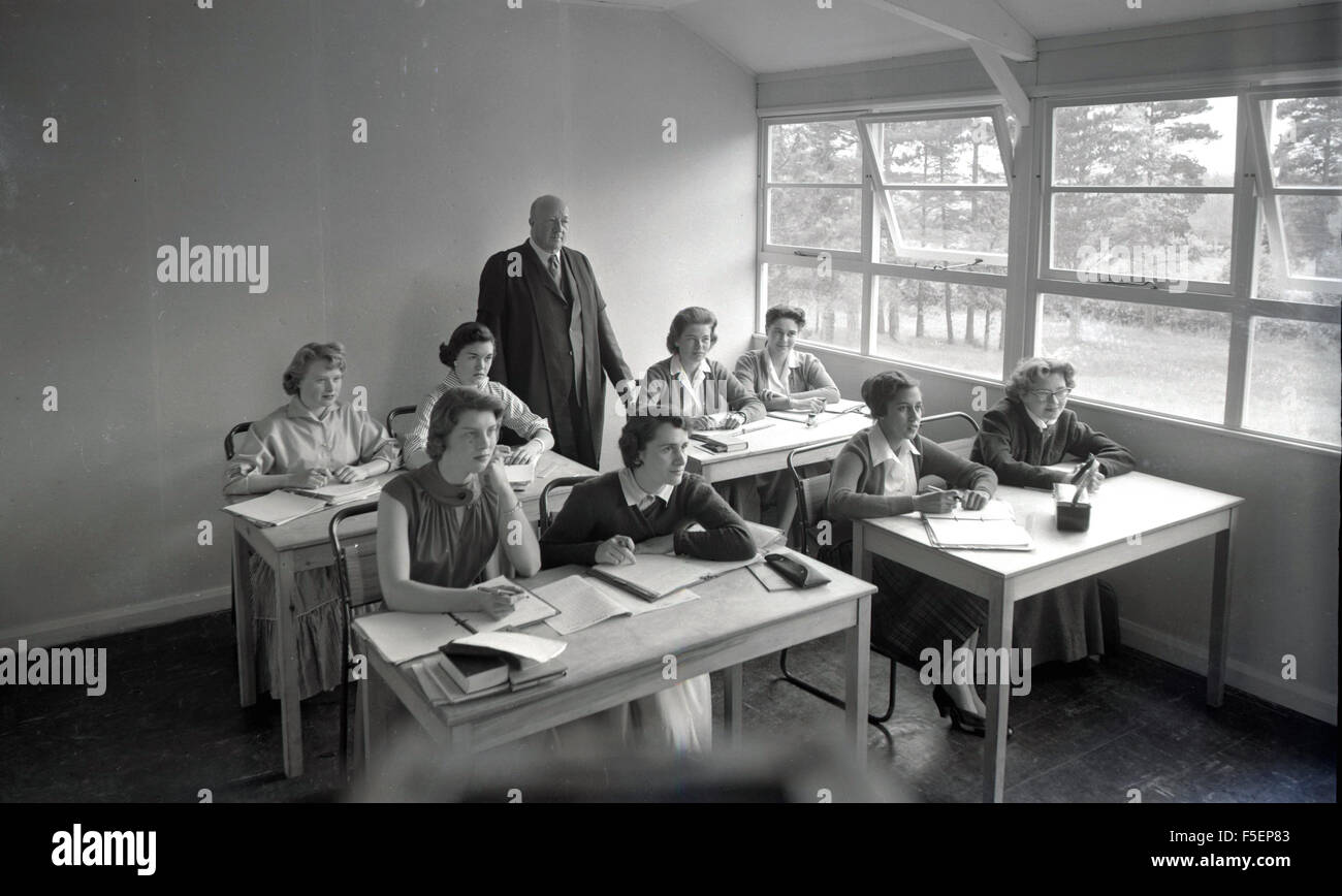 1950s Classroom Stock Photos & 1950s Classroom Stock Images - Alamy