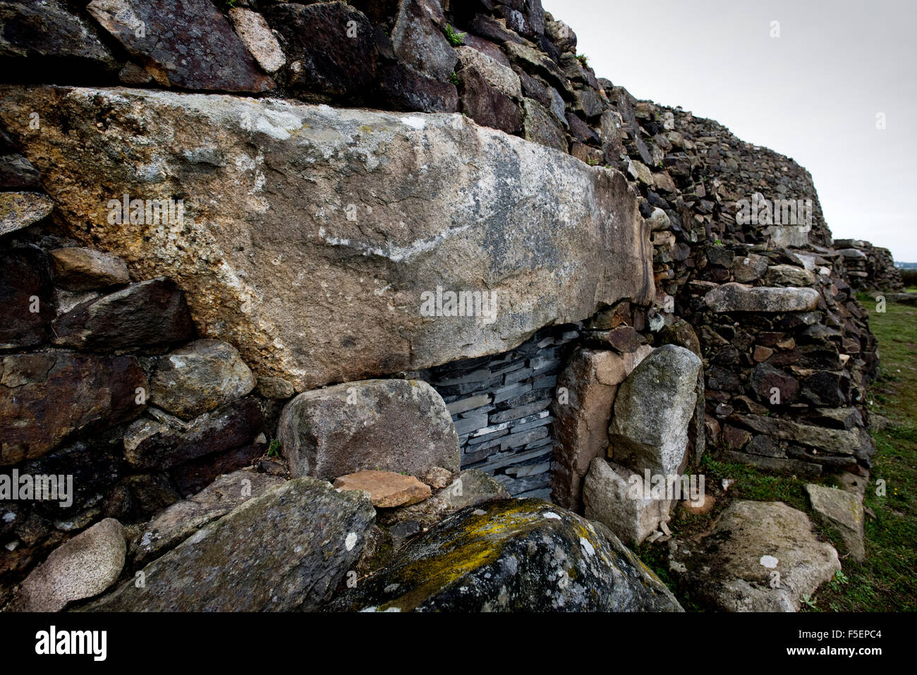 Cairn de barnenez morlaix hi-res stock photography and images - Alamy