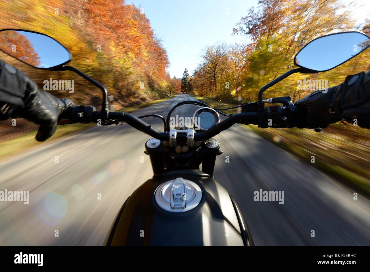 Motorrad licht schatten hi-res stock photography and images - Alamy
