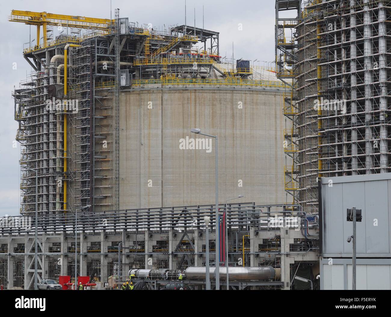 Background tank farm oil hi-res stock photography and images - Alamy