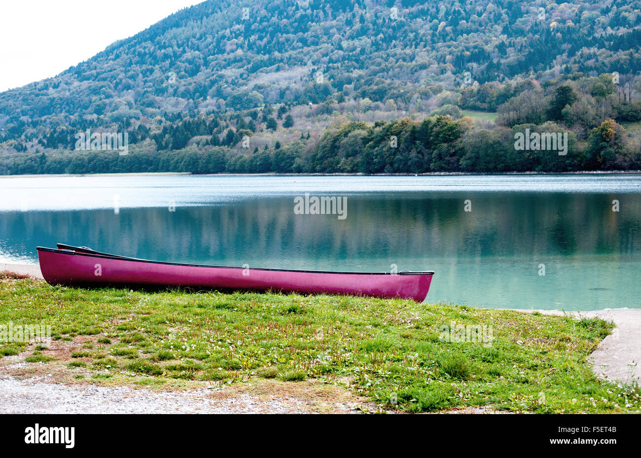 Grand lac de laffrey hi-res stock photography and images - Alamy