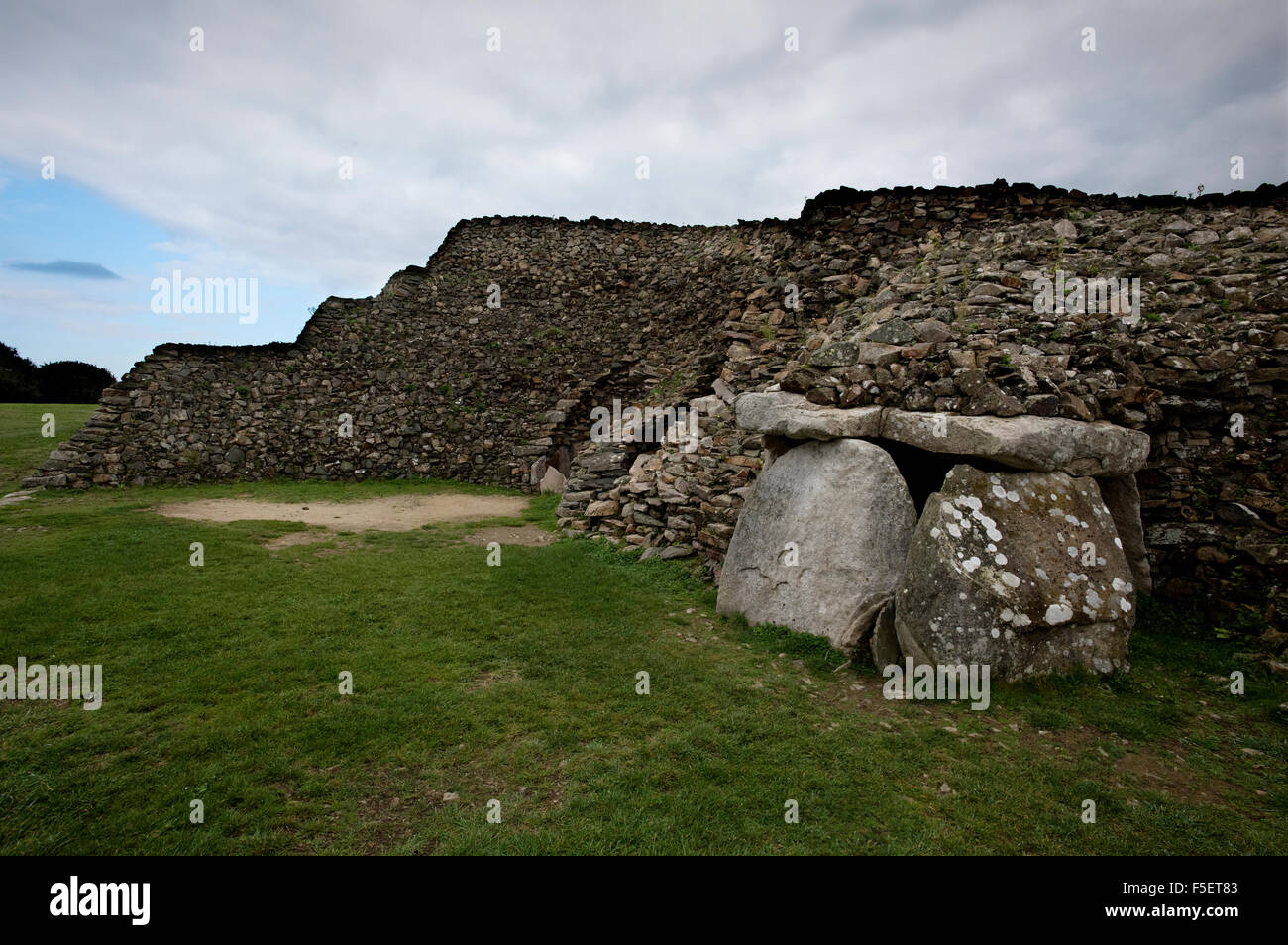 Barnenez. Cairn de Barnenez, Kernelehen peninsular,Brittany,France. Oct ...