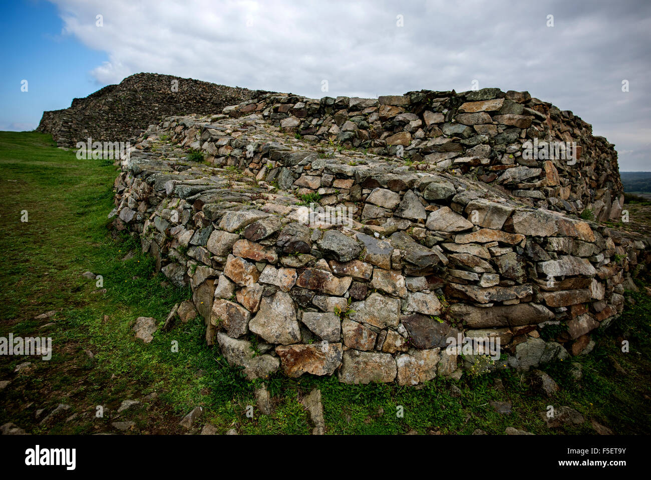 Cairn de barnenez morlaix hi-res stock photography and images - Alamy