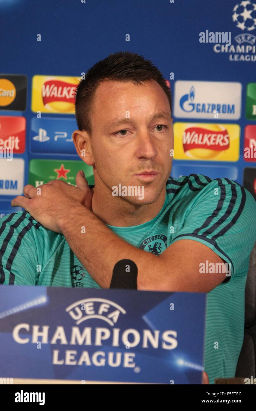 Chelsea football club captain hi-res stock photography and images - Alamy