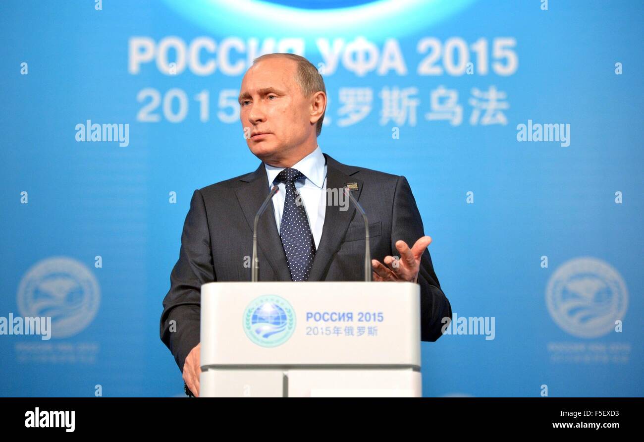 Russian president vladimir putin podium hi-res stock photography and ...