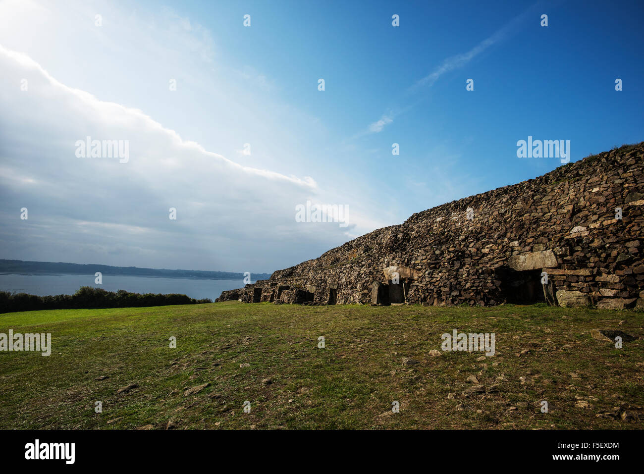 Neolithic tombs hi-res stock photography and images - Alamy