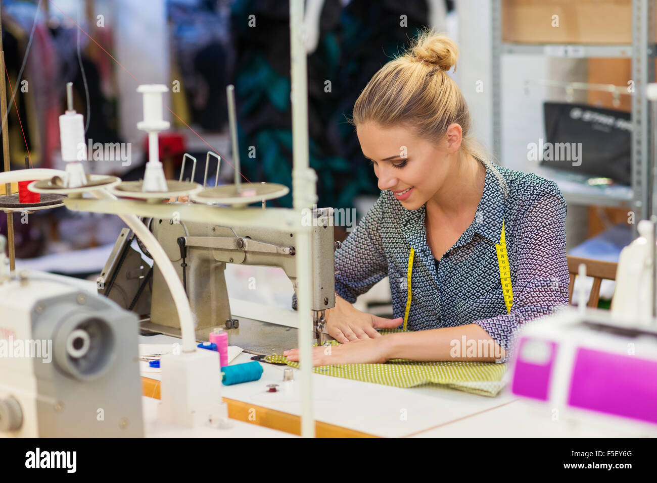 Young woman sewing hi-res stock photography and images - Alamy