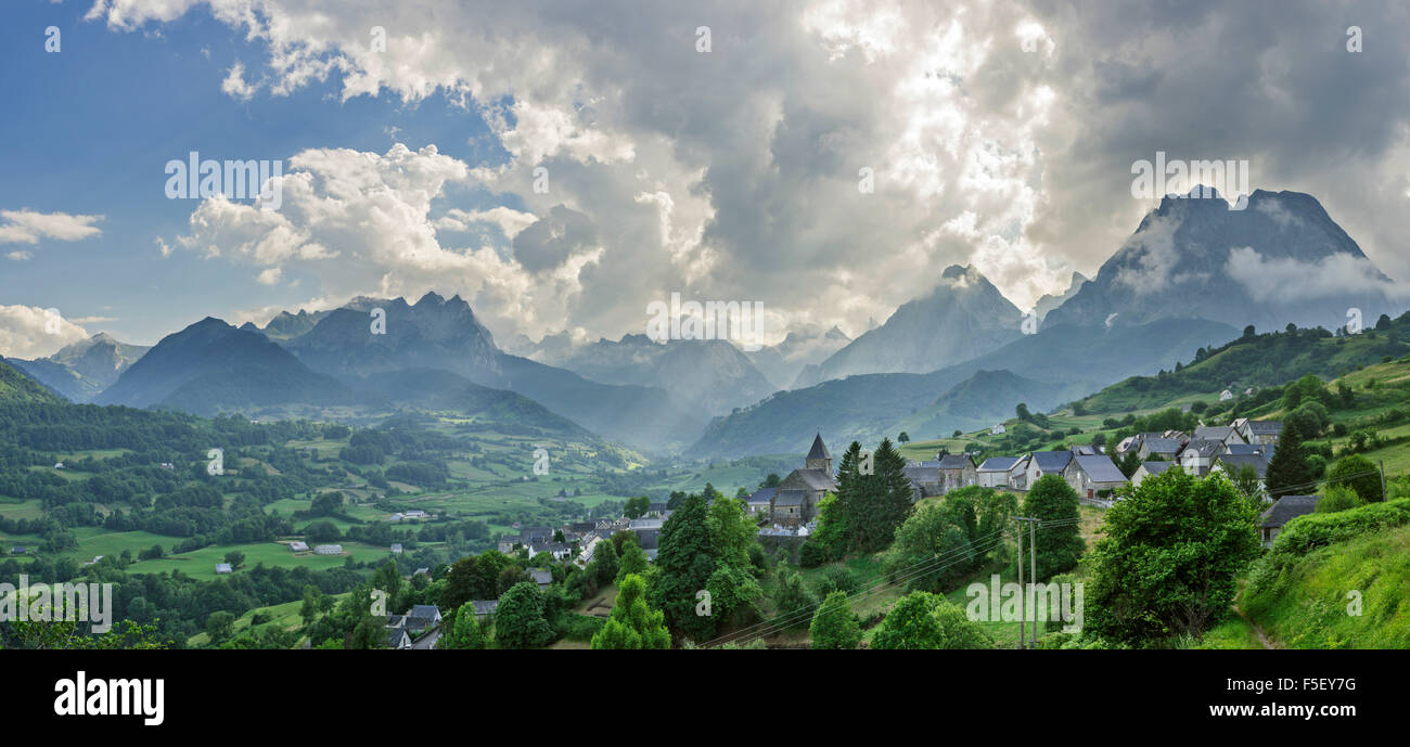 Pyrenees hi-res stock photography and images - Alamy
