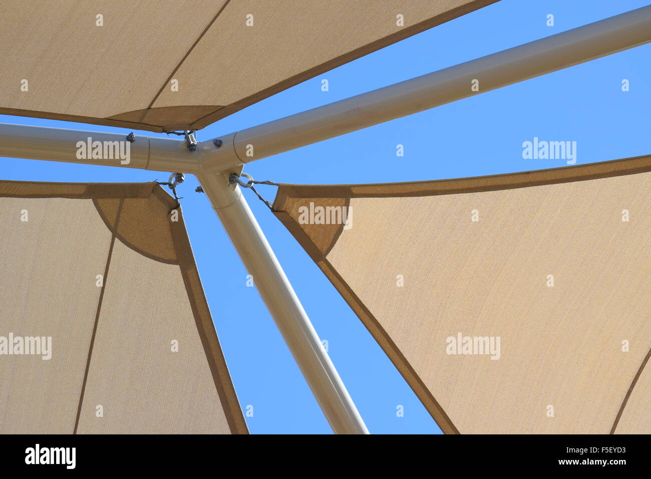 Tarpaulin cover hi-res stock photography and images - Alamy