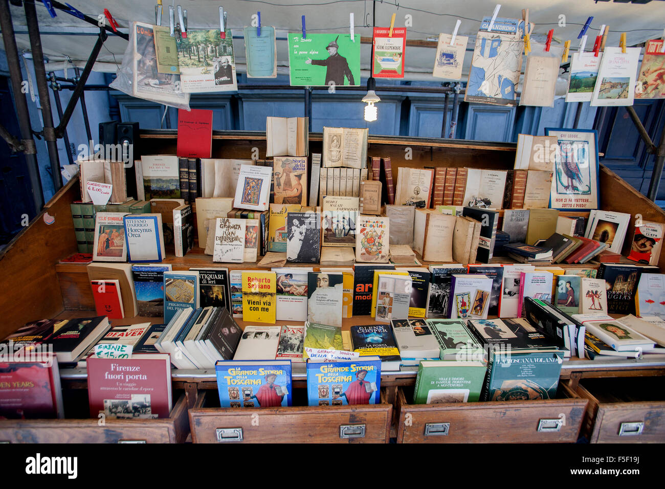 Book Stall High Resolution Stock Photography and Images - Alamy