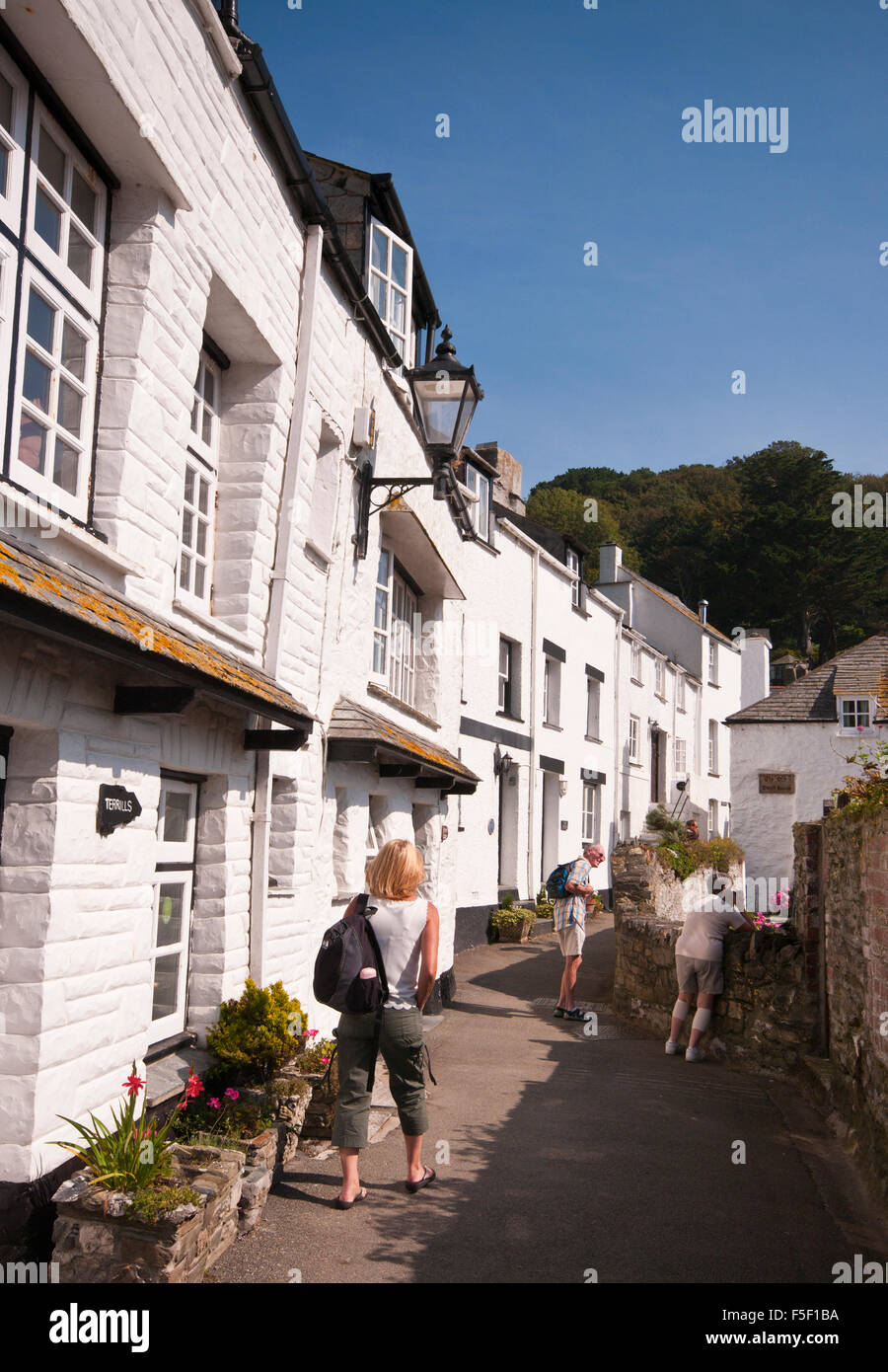 Street scene polperro cornwall hi-res stock photography and images - Alamy